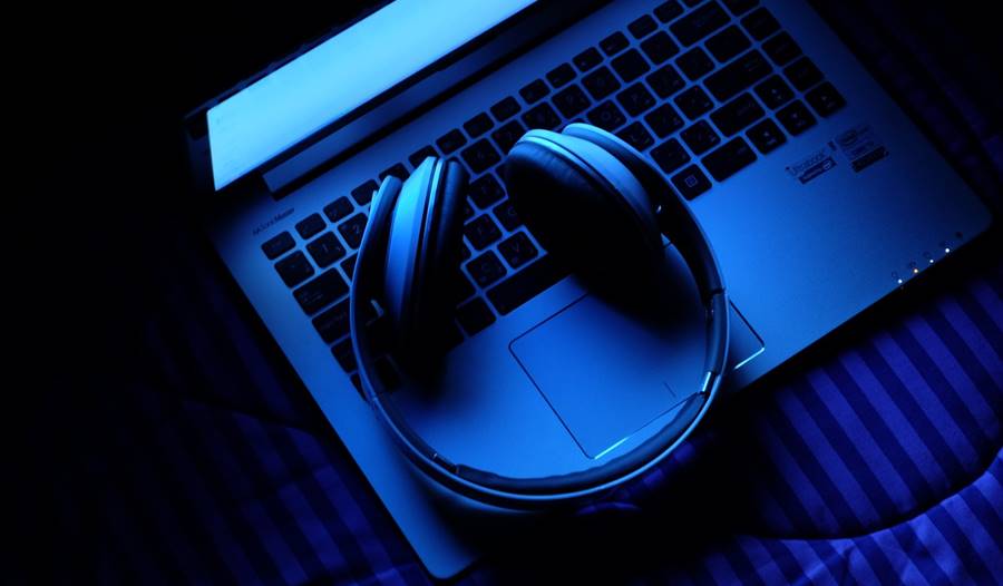 Best Headsets For MacBook Pro & Air in 2021